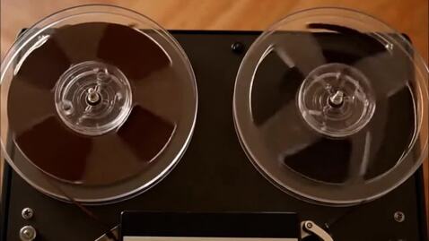 the reels of a reel-to-reel tape recorder are sp